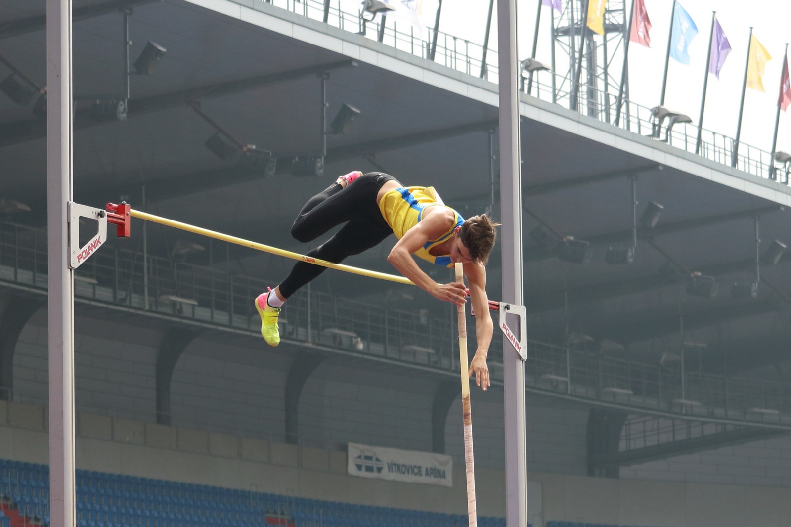 David Holý 5,01m ve skoku o tyči - Atletika Chrudim